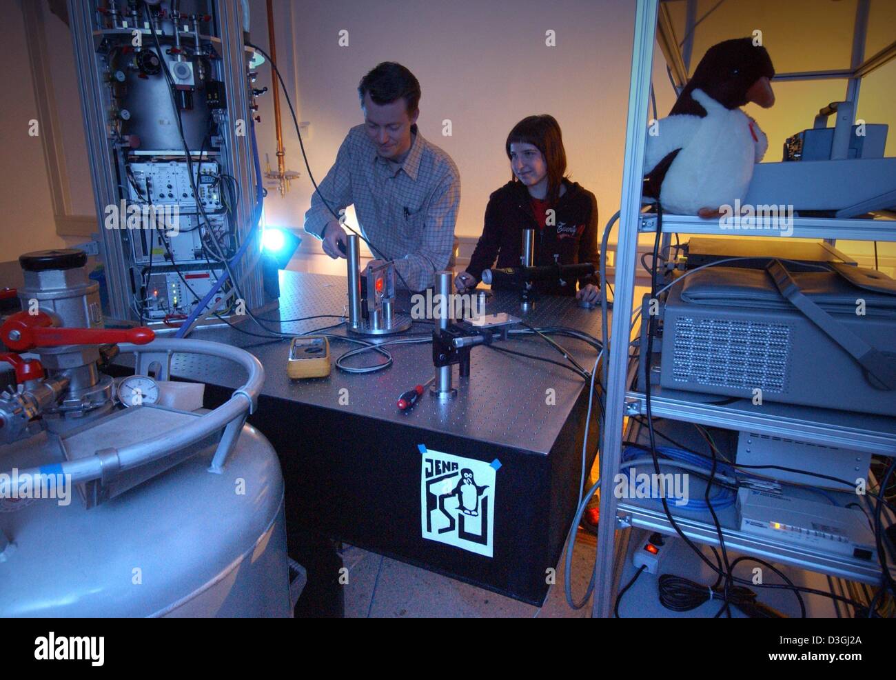 Low temperature physics hi-res stock photography and images - Alamy