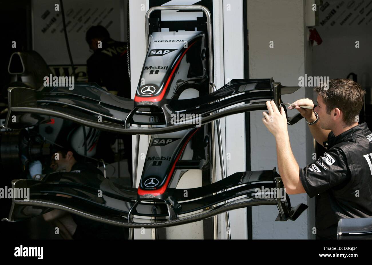 Mclaren formula one mechanic hi-res stock photography and images - Alamy