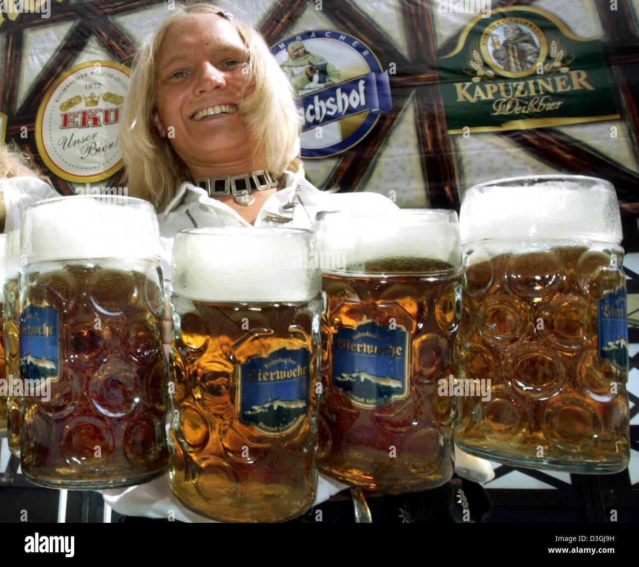 (dpa) - A waitress carries a load of one-litre beer glasses in Kulmbach ...