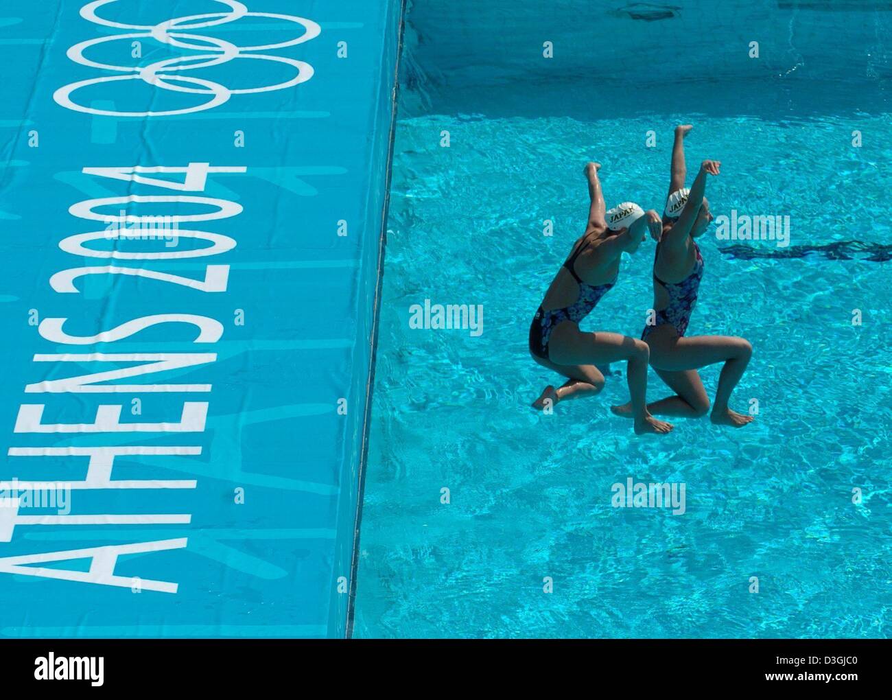 Synchronised swimming team hi-res stock photography and images - Alamy