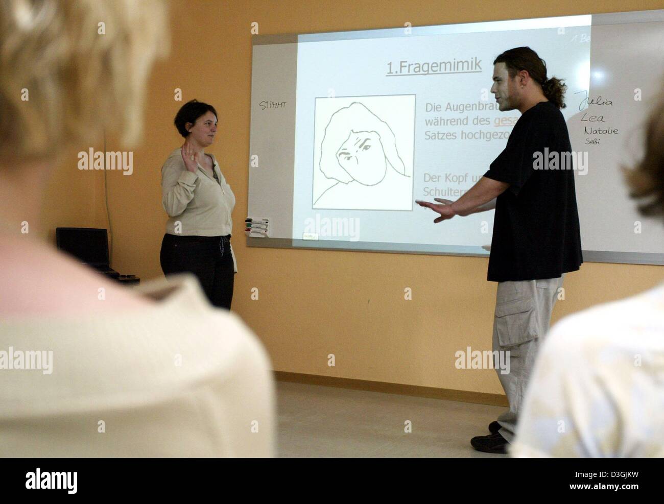 Spoken language hi-res stock photography and images - Alamy