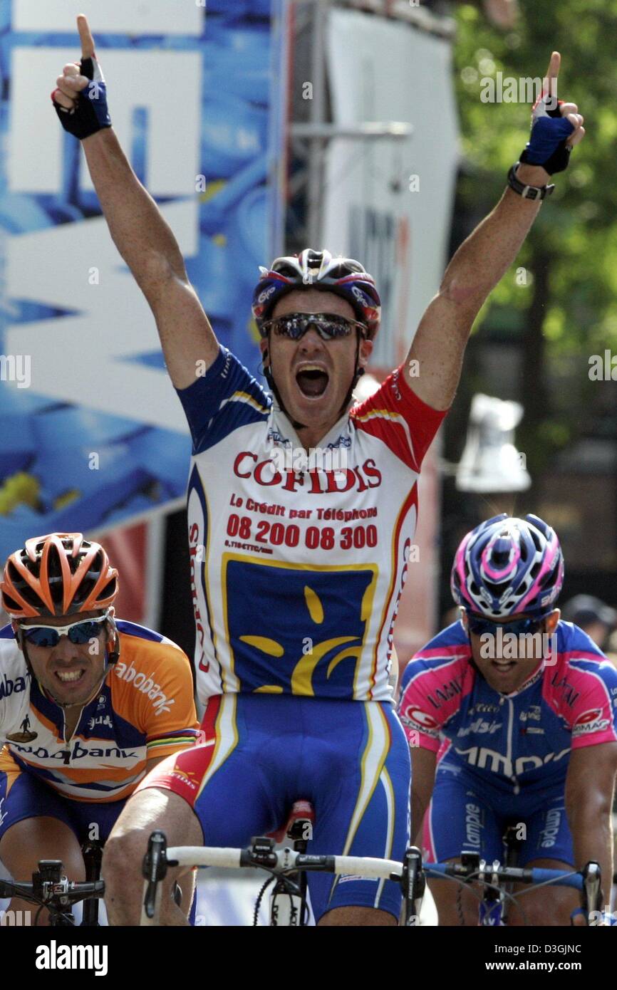 (dpa) - Australian rider Stuart O'Grady (front, C) of Team Cofidis ...