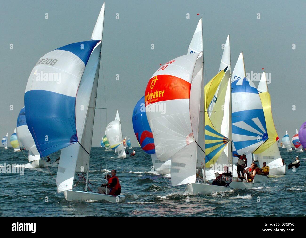 (dpa) - Spinnaker sails take the wind in the first race of the Flying ...