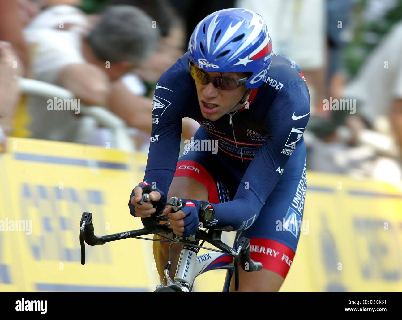(dpa) - Portuguese cyclist Jose Azevedo of team US Postal Service is on ...
