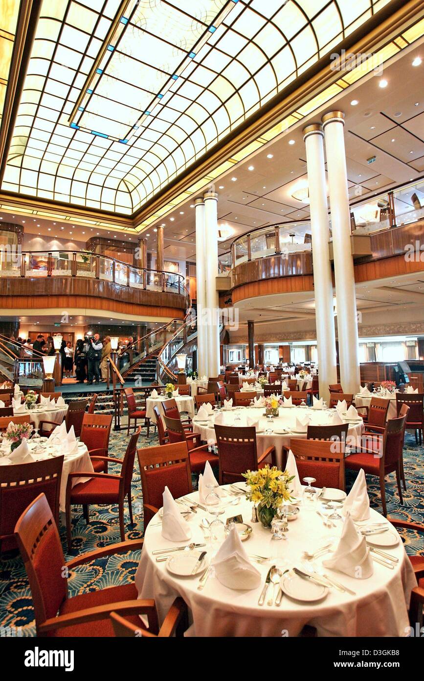 Cunard Cruise Ship Interior High Resolution Stock Photography and ...