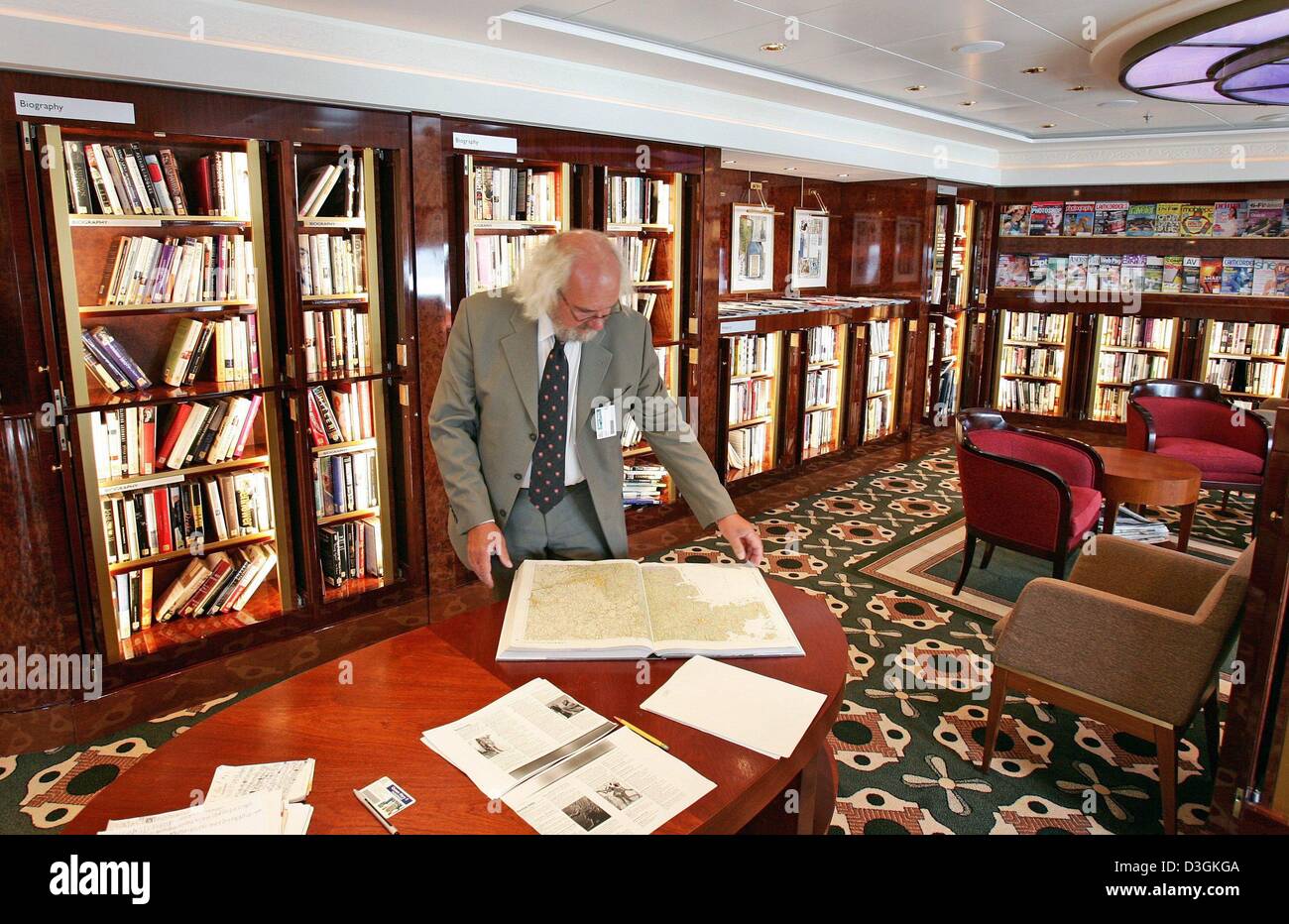 Ship library queen mary hi-res stock photography and images - Alamy