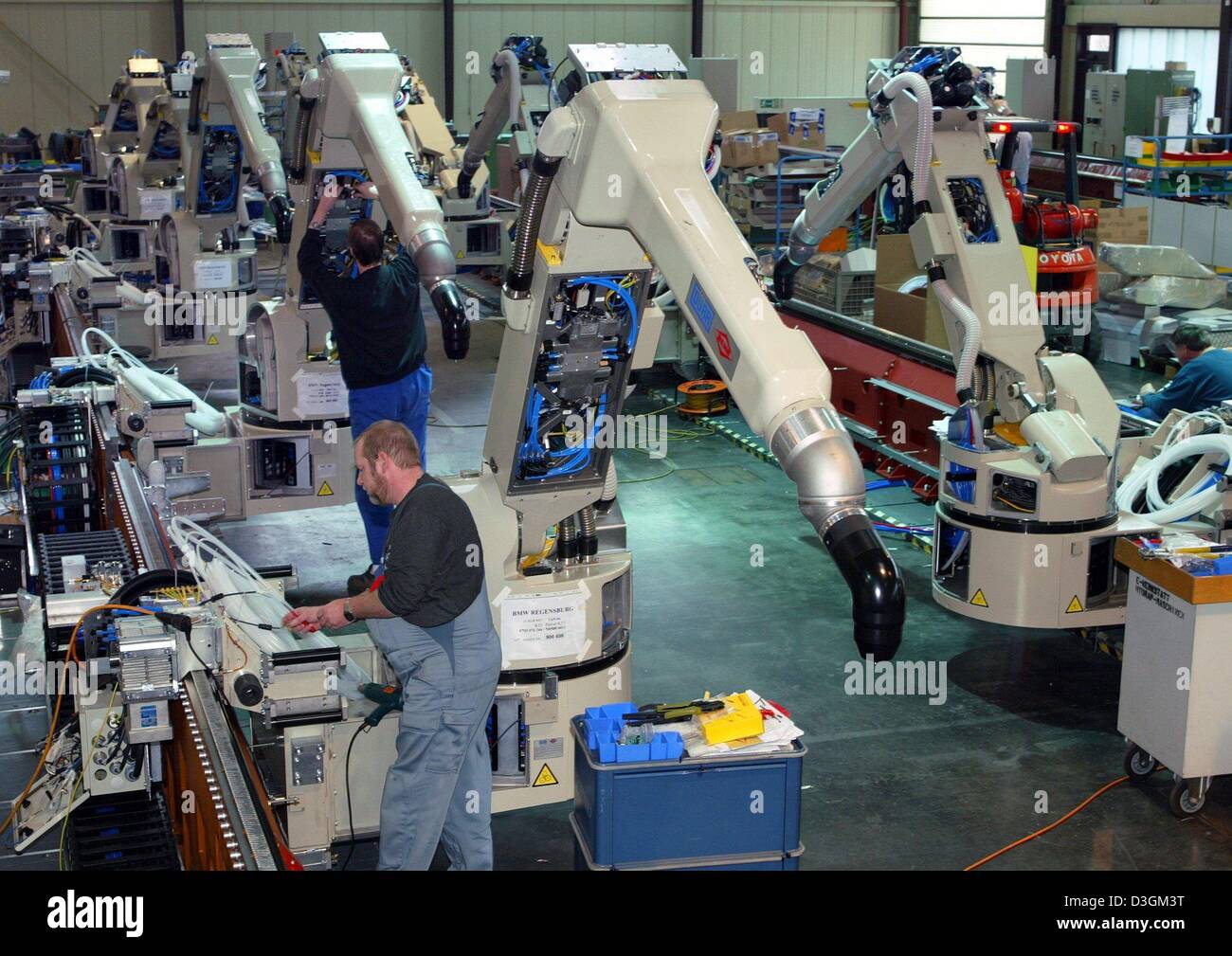 (dpa) - Employees assemble EcoPaint painting robots at Duerr Technology ...