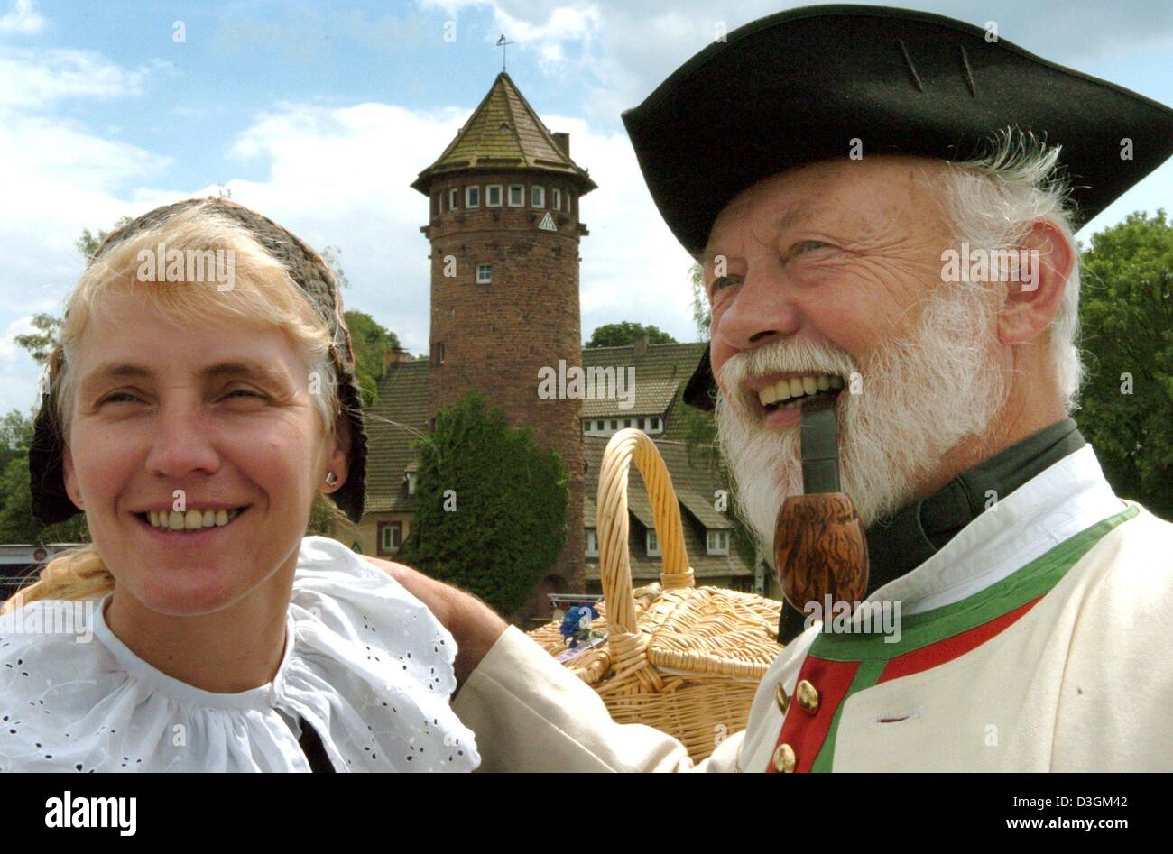 (dpa) - A couple, dressed in dressed in traditional clothing, smile as ...