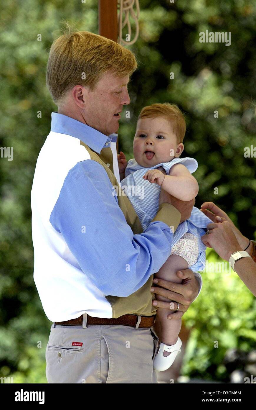 (dpa) - Dutch Crown Prince Willem Alexander of the Netherlands (L ...