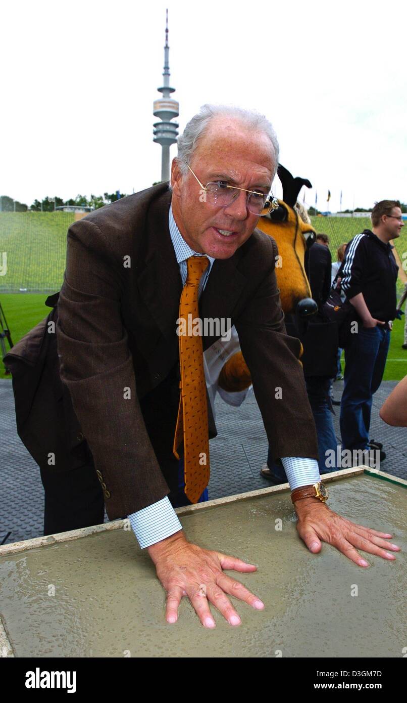 (dpa) - German soccer legend Franz Beckenbauer eternalises his ...