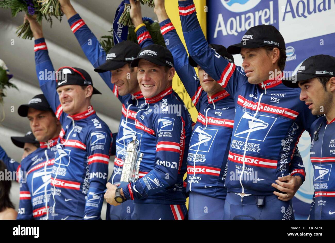 (dpa) - US cyclist Lance Armstrong (C) of team US Postal Services is ...