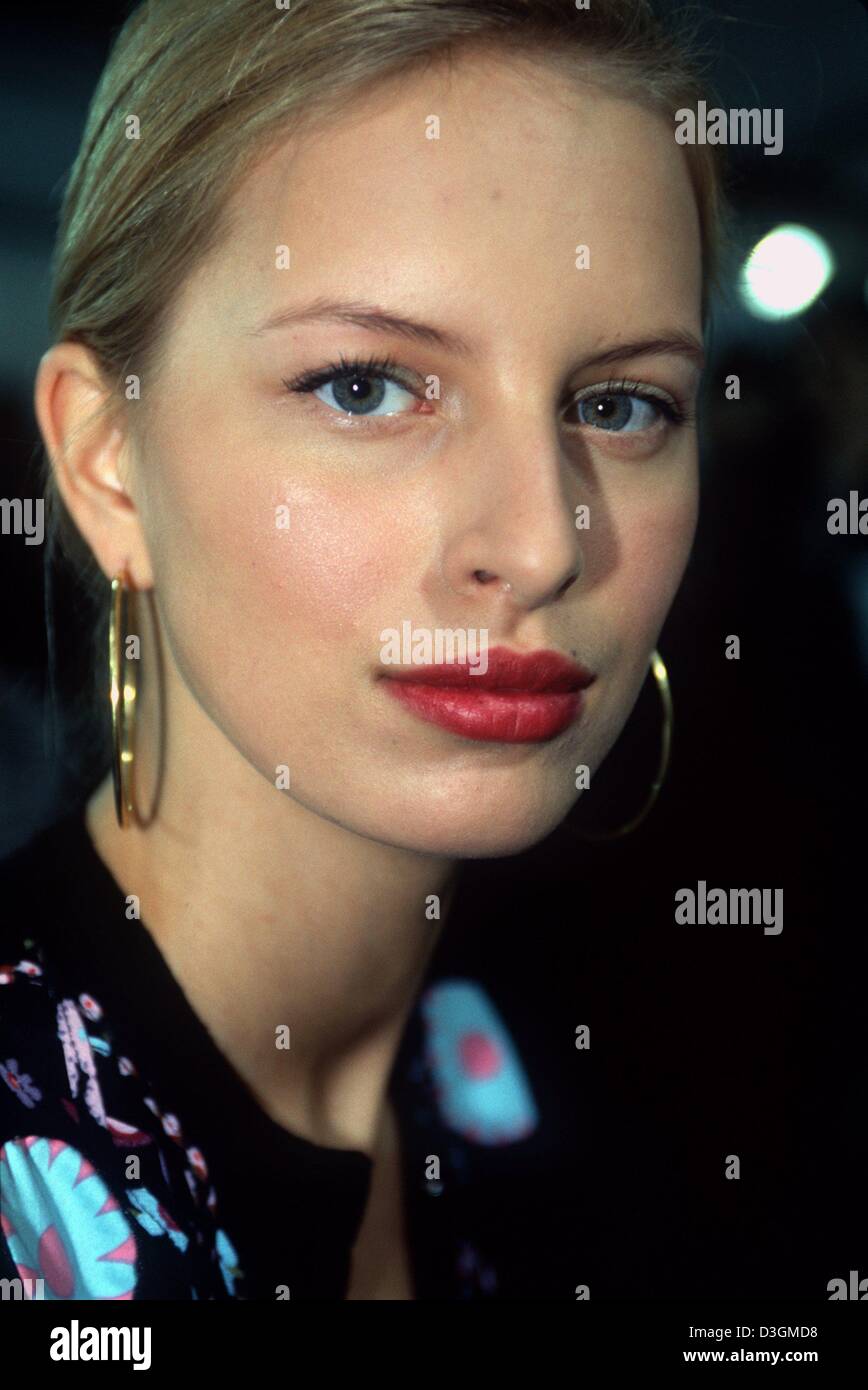 Dpa Czech Fashion Model Karolina Kurkova Sits Backstage During The Presentation Of The