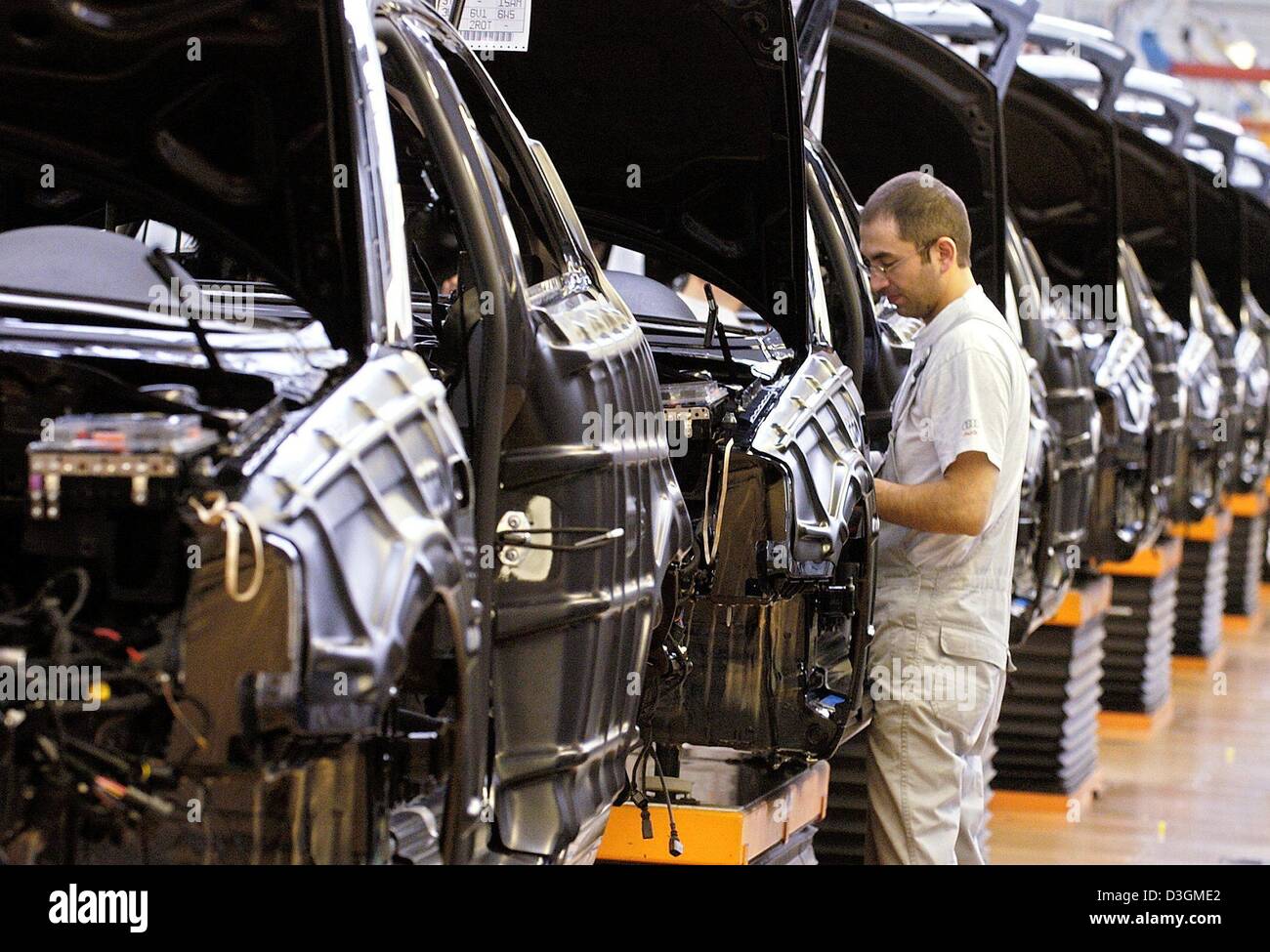 (dpa) - An employee works on the car body of a new Audi A3 at the Audi ...