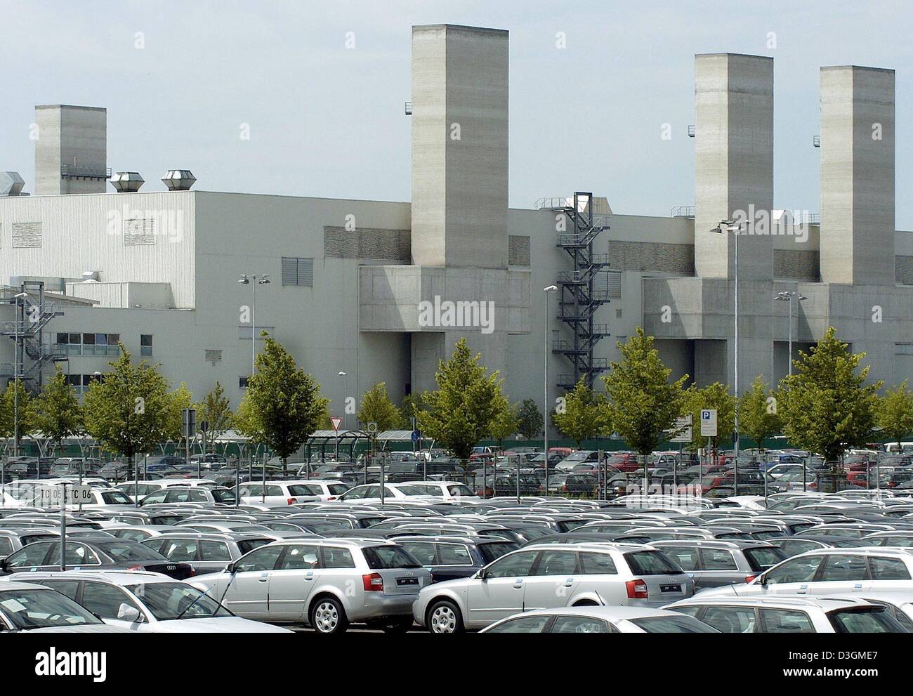 (dpa) - A view of the car park for new Audi cars in front of the Audi ...