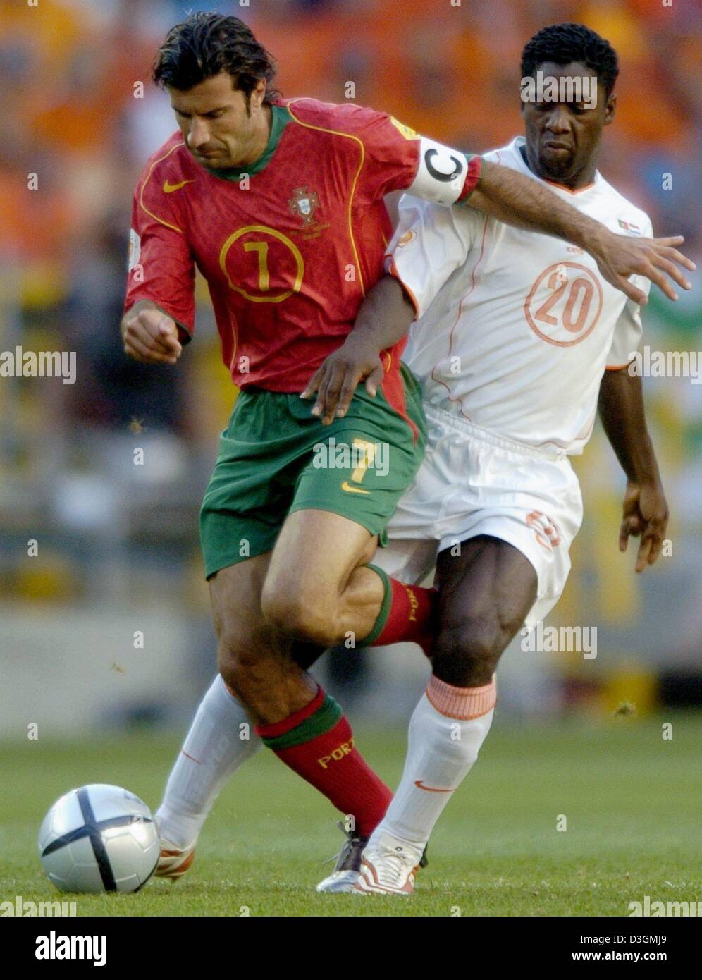 (dpa) - Portuguese team captain and midfield star Luis Figo (L) in a ...
