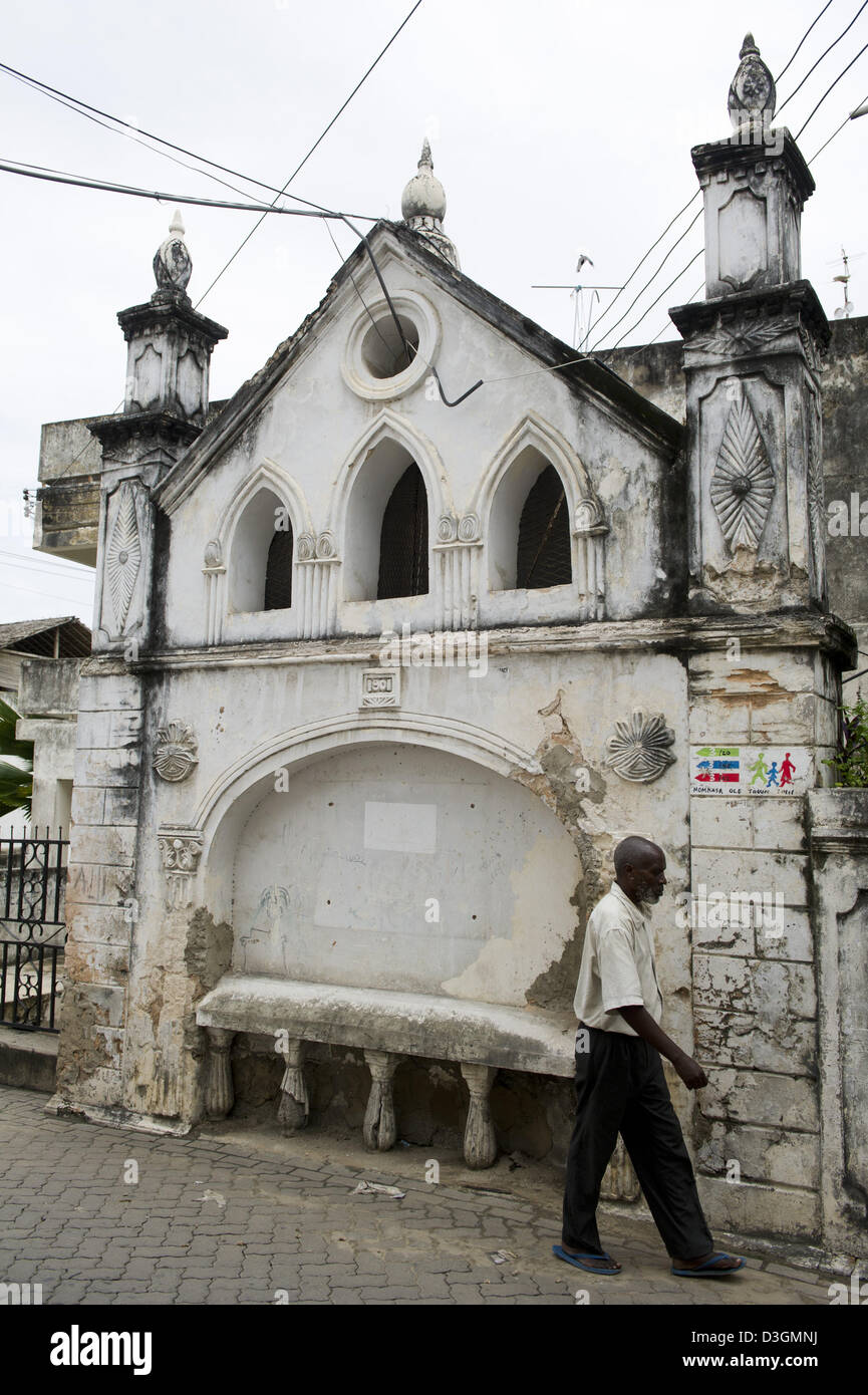 Mandhry well at Mandhry mosque, Old Town, Mombasa, Kenya Stock Photo ...