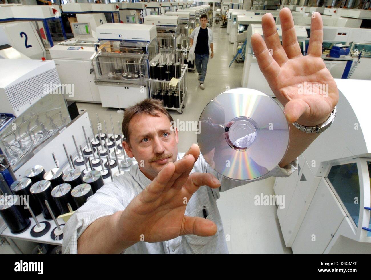 Cds dvds production hi-res stock photography and images - Alamy
