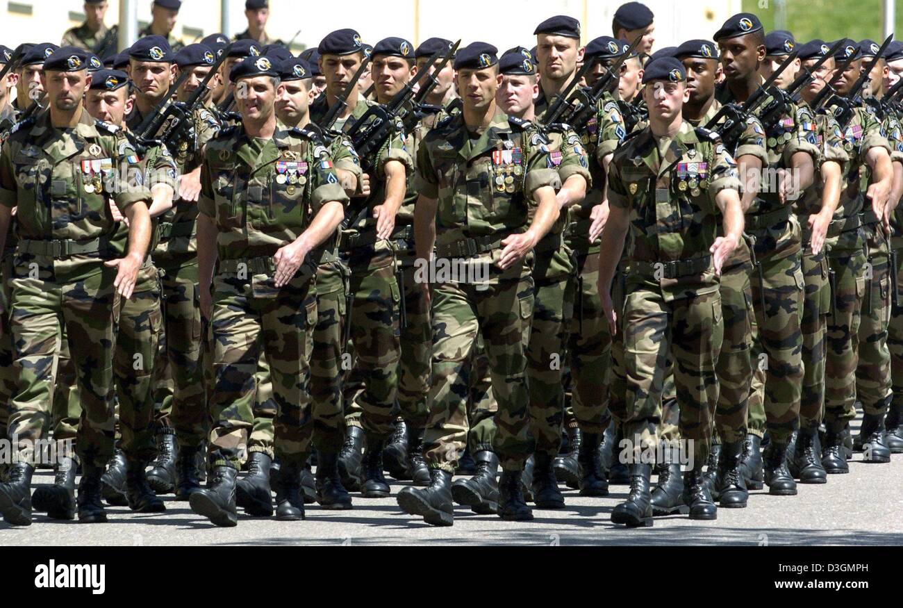 (dpa) - Troops of the joint German-French brigade group form up during ...