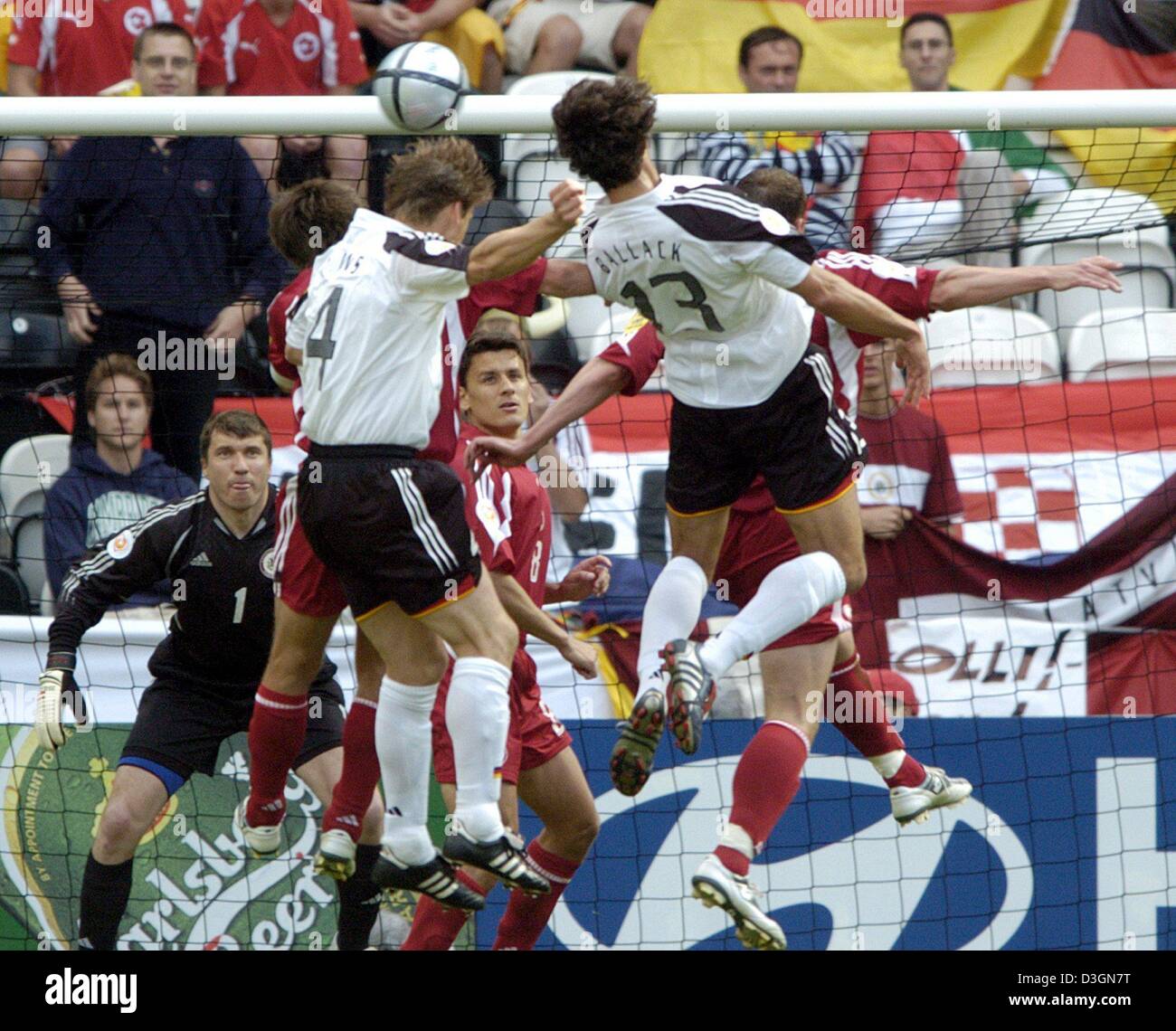 Fans national soccer team mobile hi-res stock photography and images ...