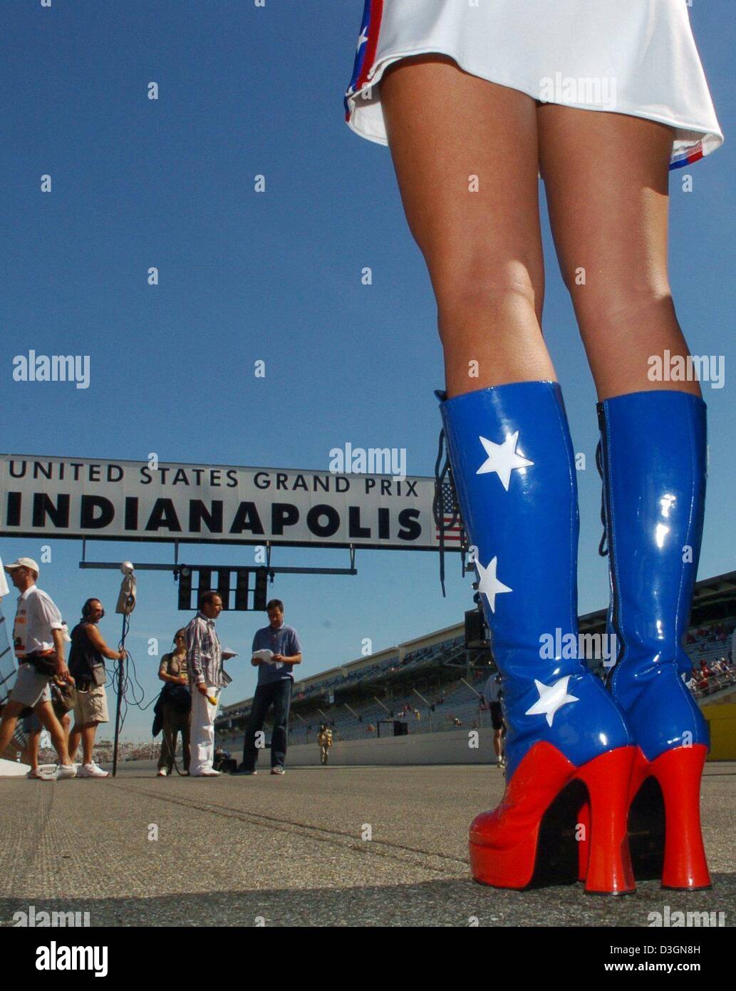 Grid girl poses start formula hi-res stock photography and images - Alamy