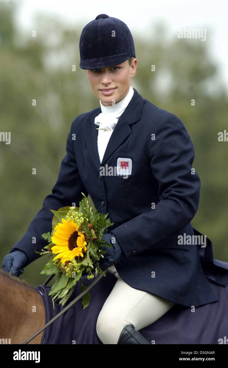 (dpa) - British equestrian Zara Phillips (L), granddaughter of the ...