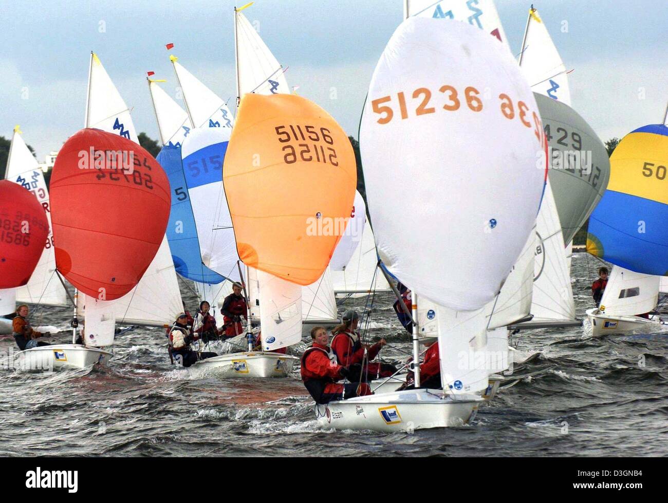 (dpa) - The 420 class boats struggle for every metre shortly before the ...