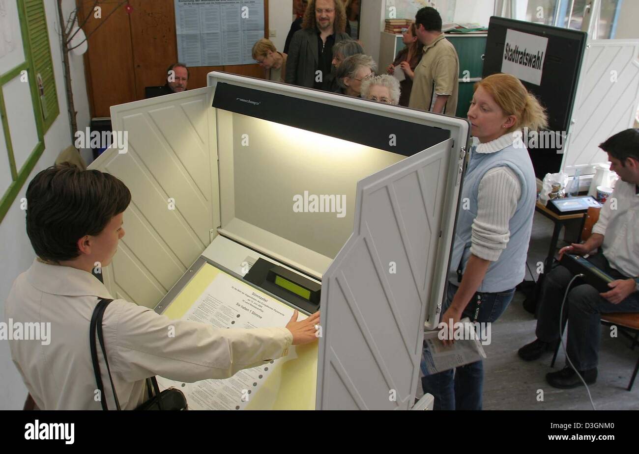 Electrions hi-res stock photography and images - Alamy