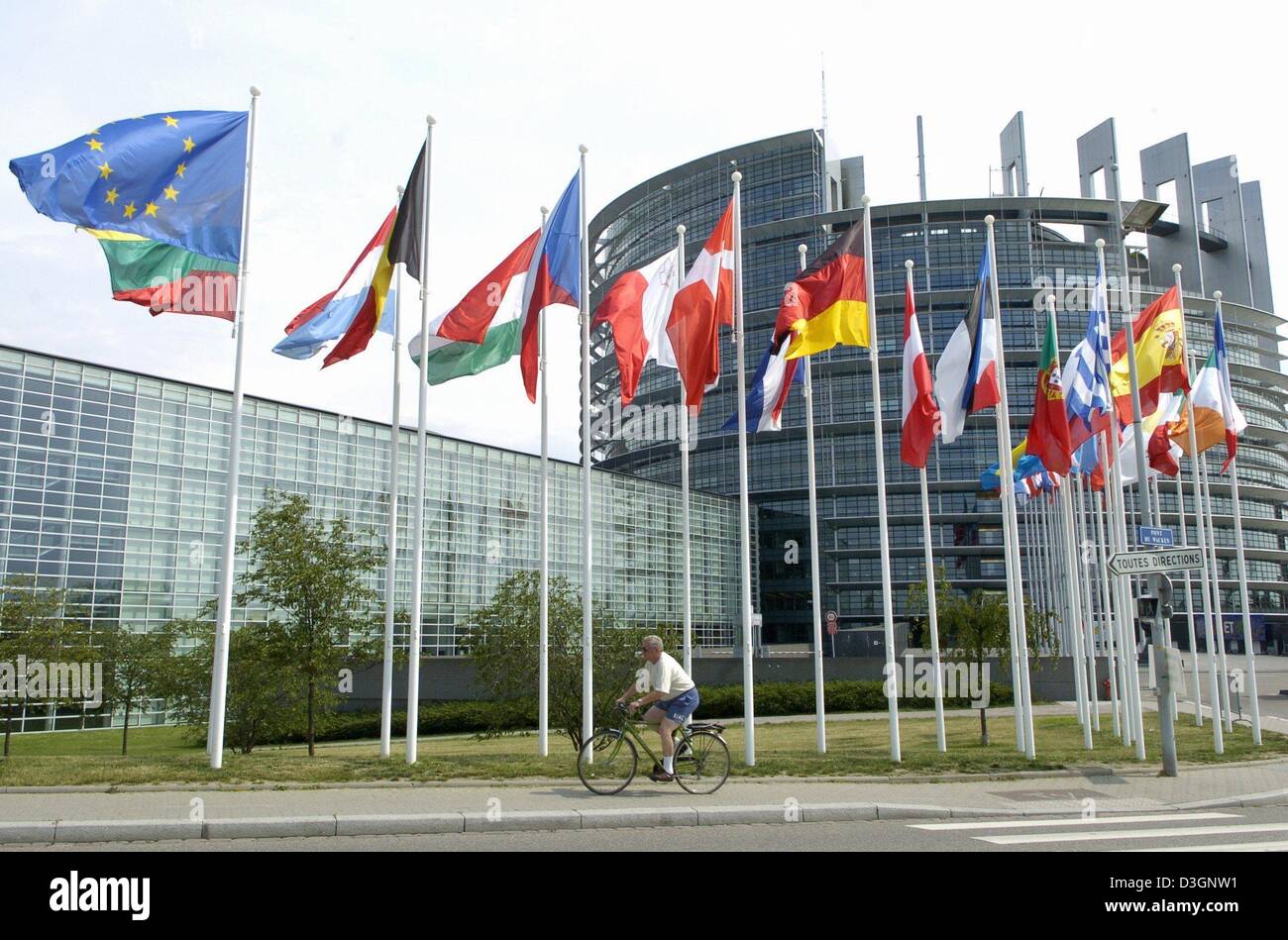 (dpa) - The national flags of the 25 members of the European Union wave ...