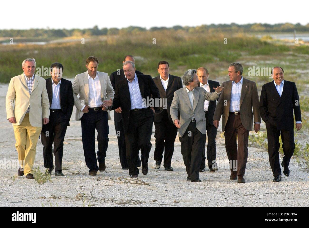 (dpa) - The members of G8 Summit (from L) Irish Prime Minister Bertie ...