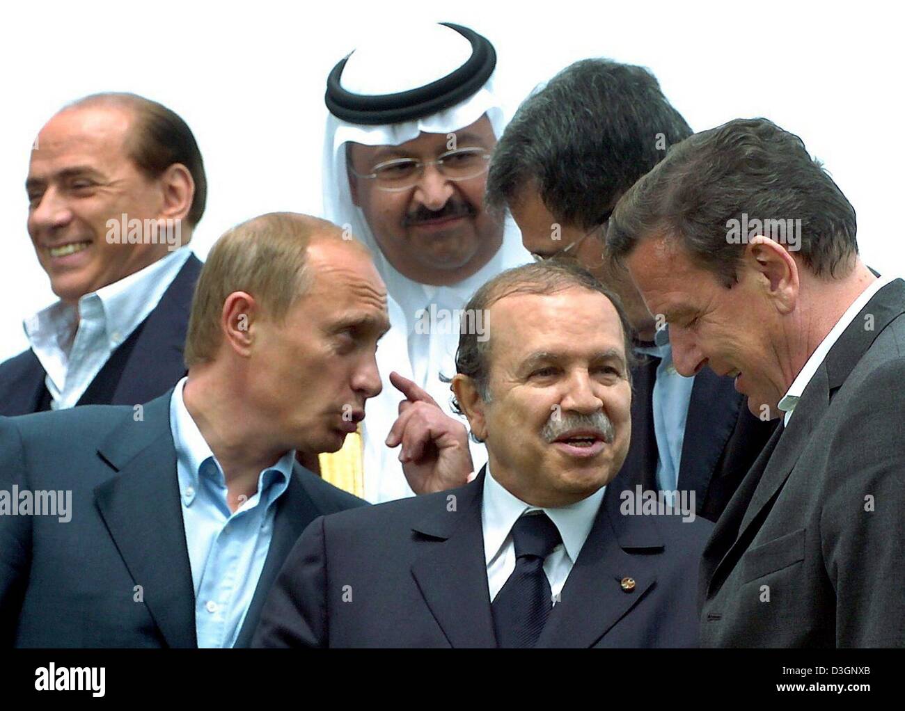 (dpa) - The members of the G8 Summit (from L) Italian Prime Minister ...