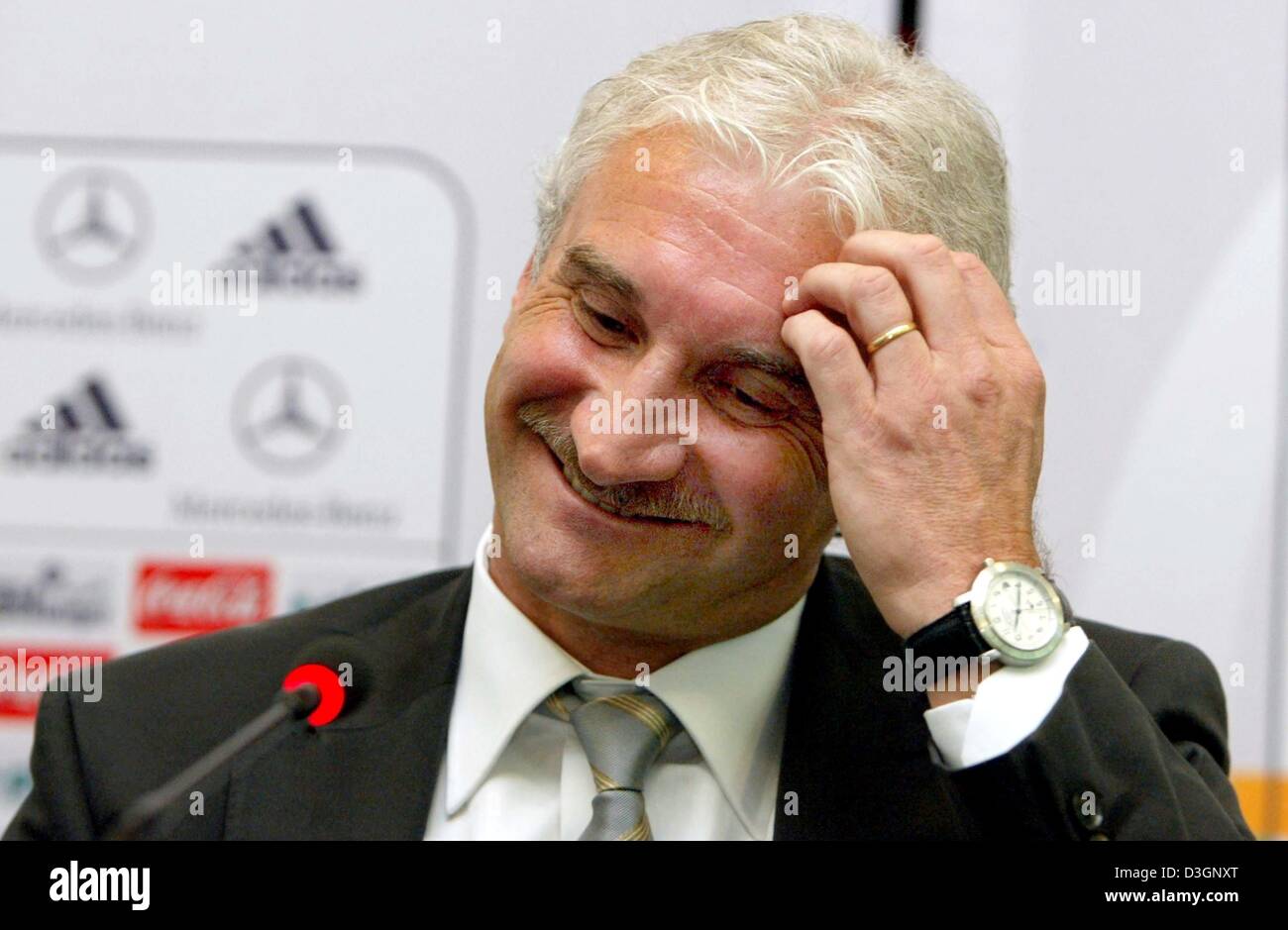 (dpa) - Rudi Voeller, team leader of the German national soccer team ...