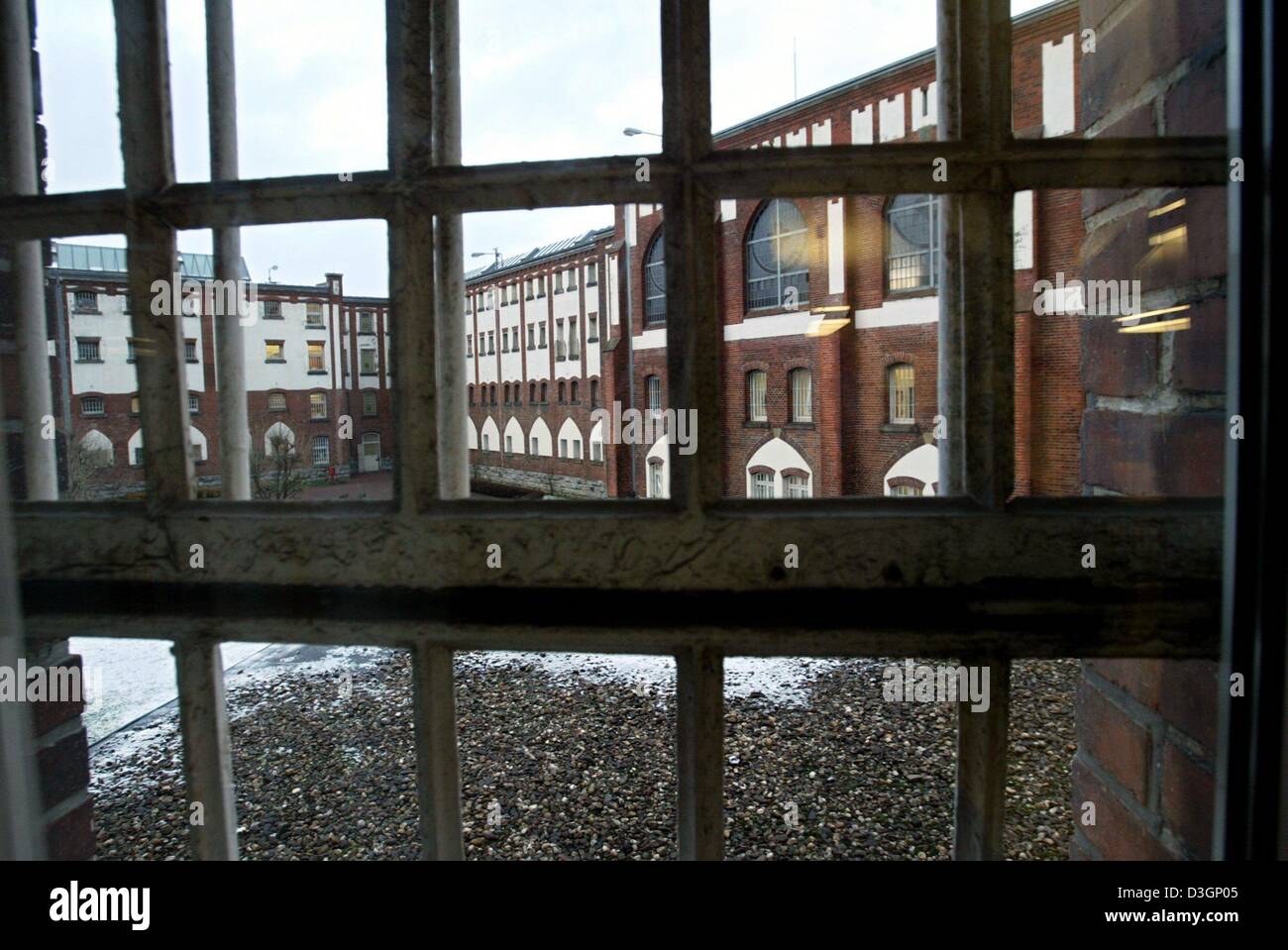 (dpa) - A view through the bars into the interior court of the prison ...