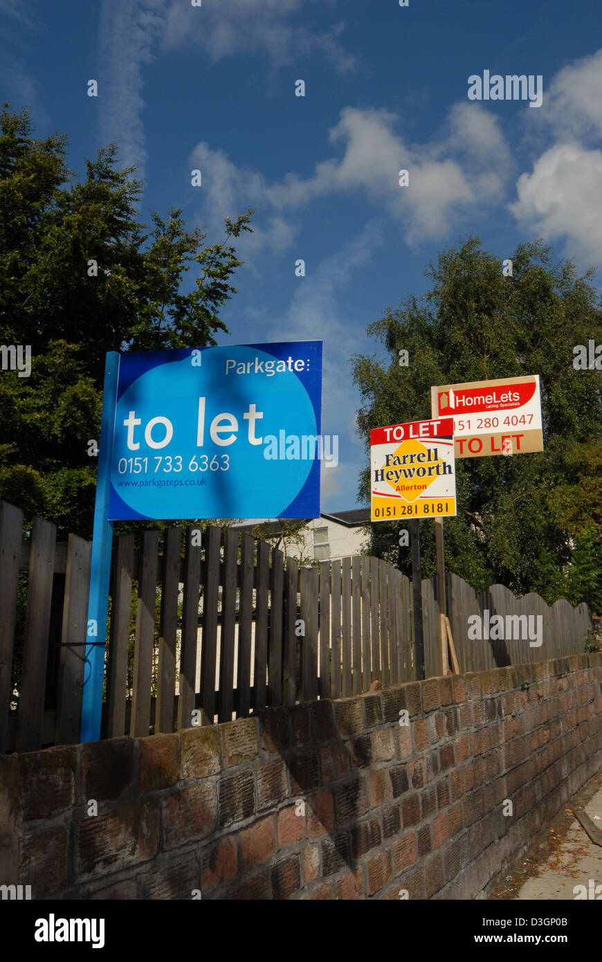 Estate agent advertising boards hi-res stock photography and images - Alamy