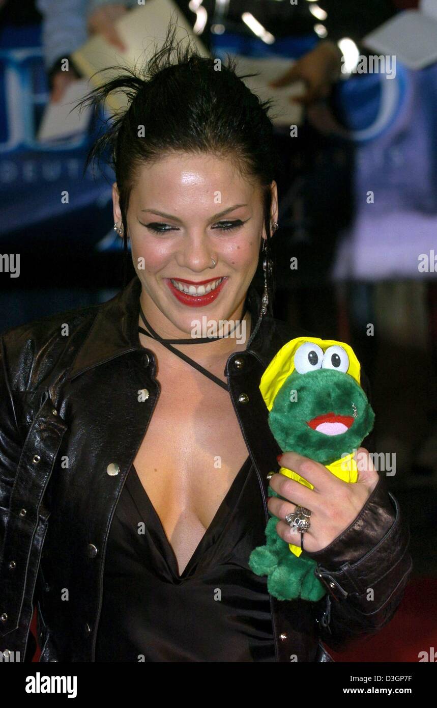 Dpa singer pink arrives echo hi-res stock photography and images - Alamy