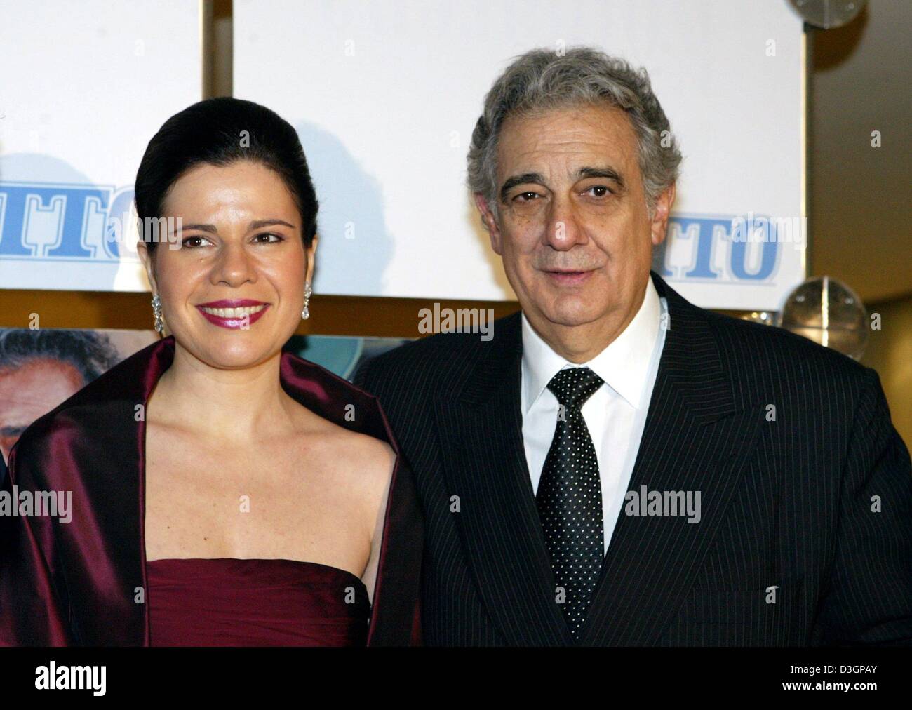 (dpa) - Spanish tenor Placido Domingo and soprano singer Ana Maria ...