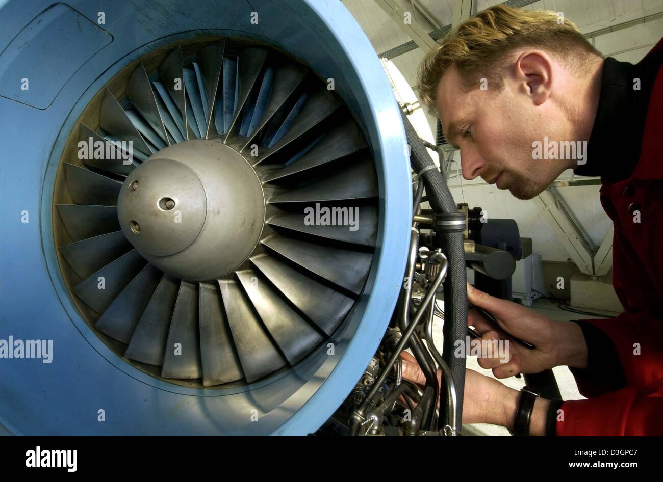 Aircraft engine test stand hi-res stock photography and images - Alamy