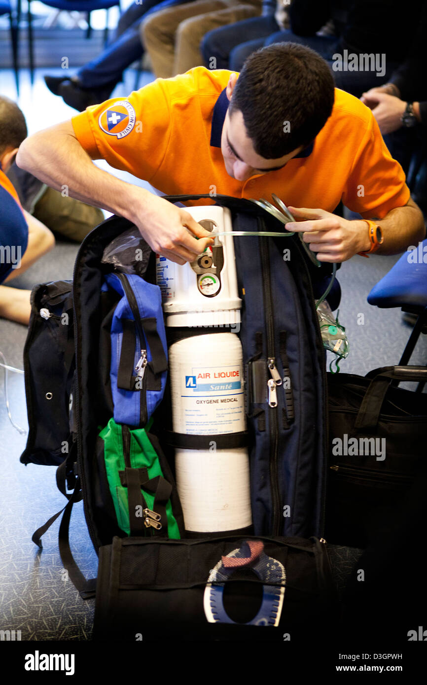 First aid assistance hi-res stock photography and images - Alamy