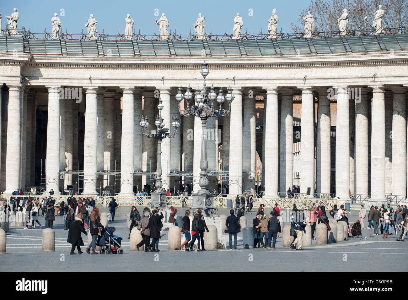 Pilgrims vatican queque people hi-res stock photography and images - Alamy