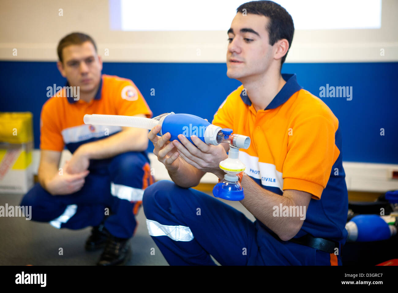 First aid device hi-res stock photography and images - Alamy