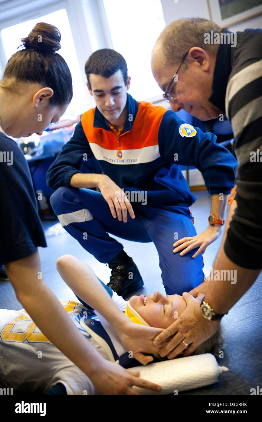 First aid staff hi-res stock photography and images - Alamy