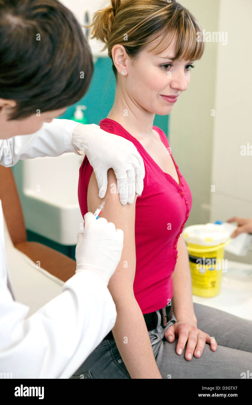 Vaccination woman hi-res stock photography and images - Alamy