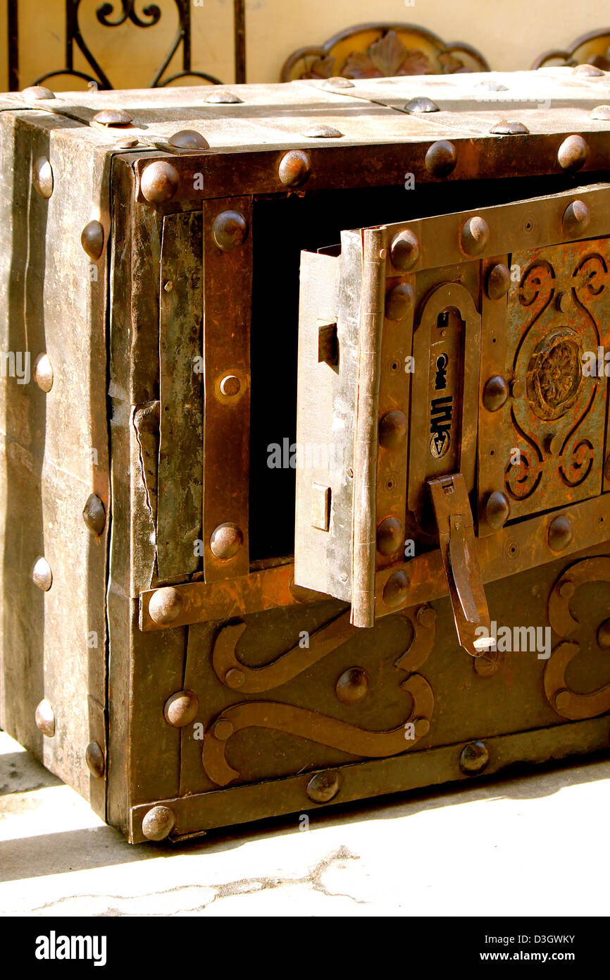Antique lock hi-res stock photography and images - Alamy