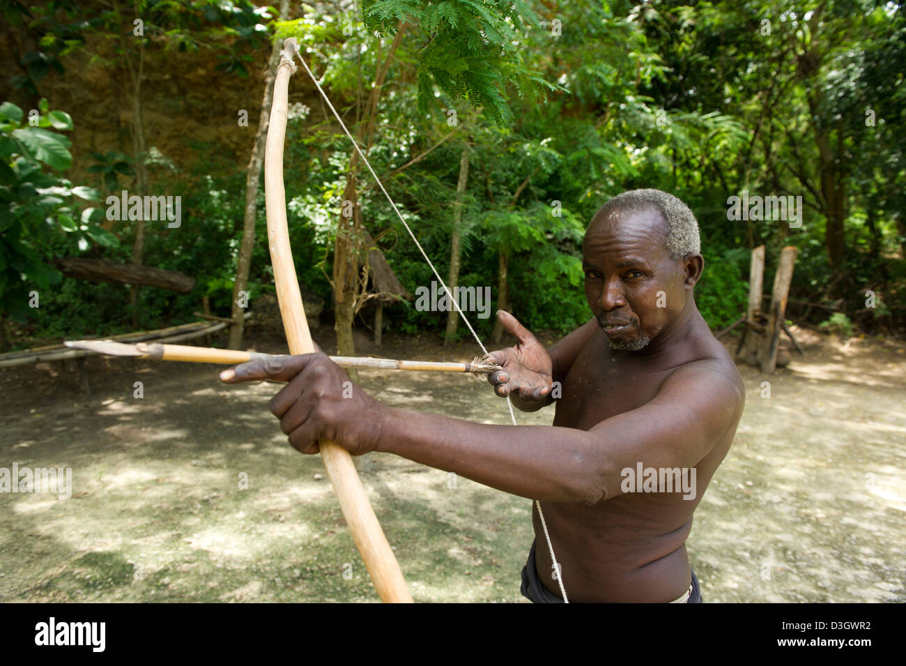 Akamba man with bow and arrow, Ngomongo Village, Kenya Stock Photo - Alamy