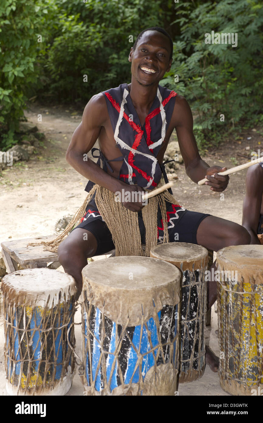 African tribe drum hi-res stock photography and images - Alamy