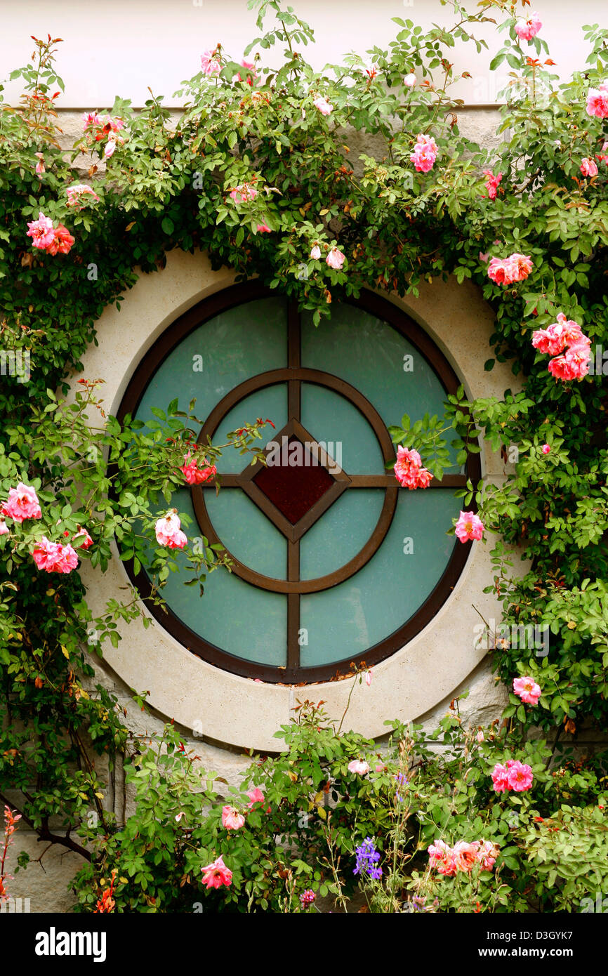 Diamond shape window hi-res stock photography and images - Alamy