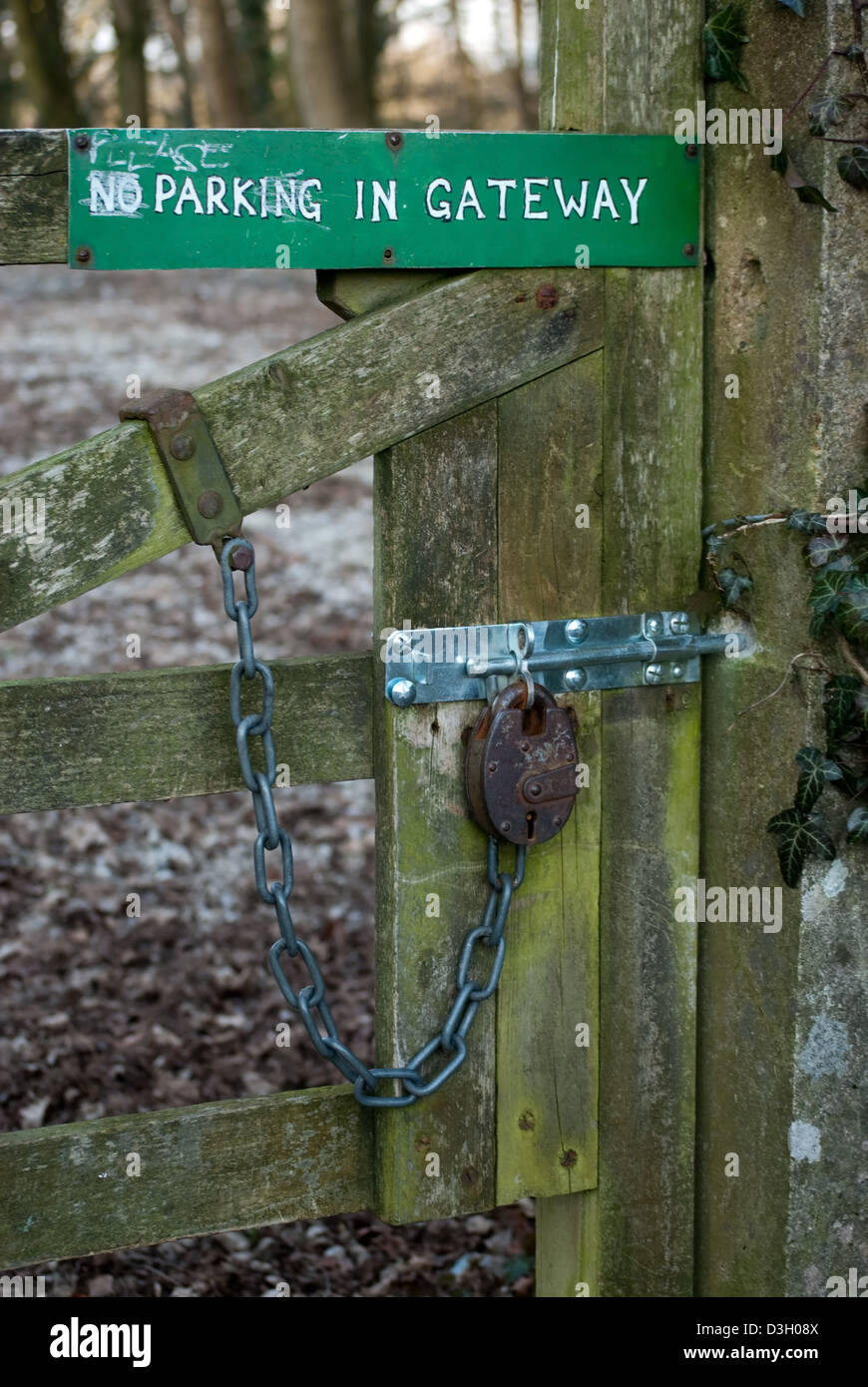 Warning park gate hi-res stock photography and images - Alamy