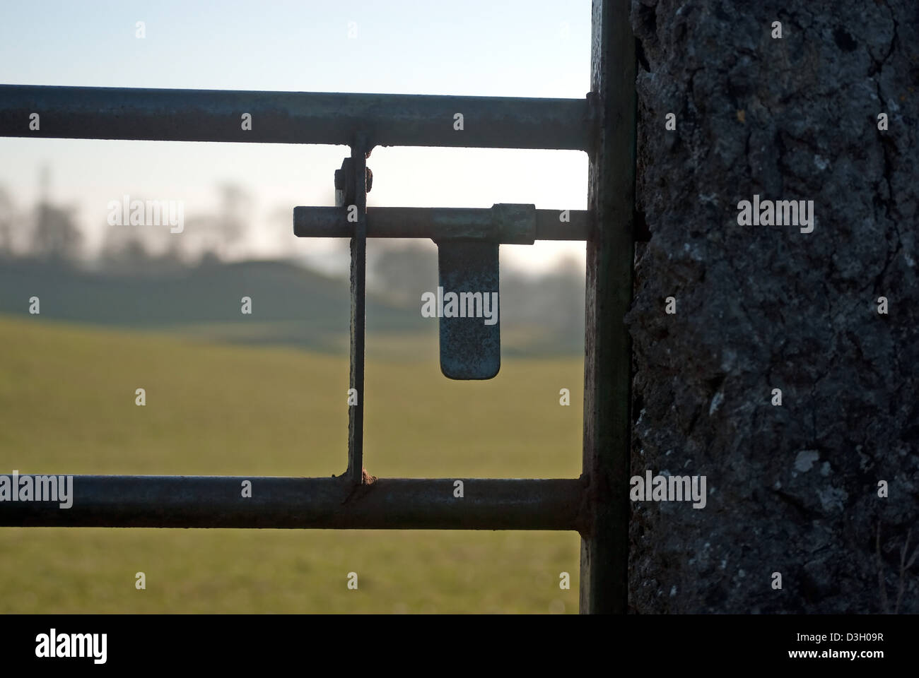 Gate latch hi-res stock photography and images - Alamy