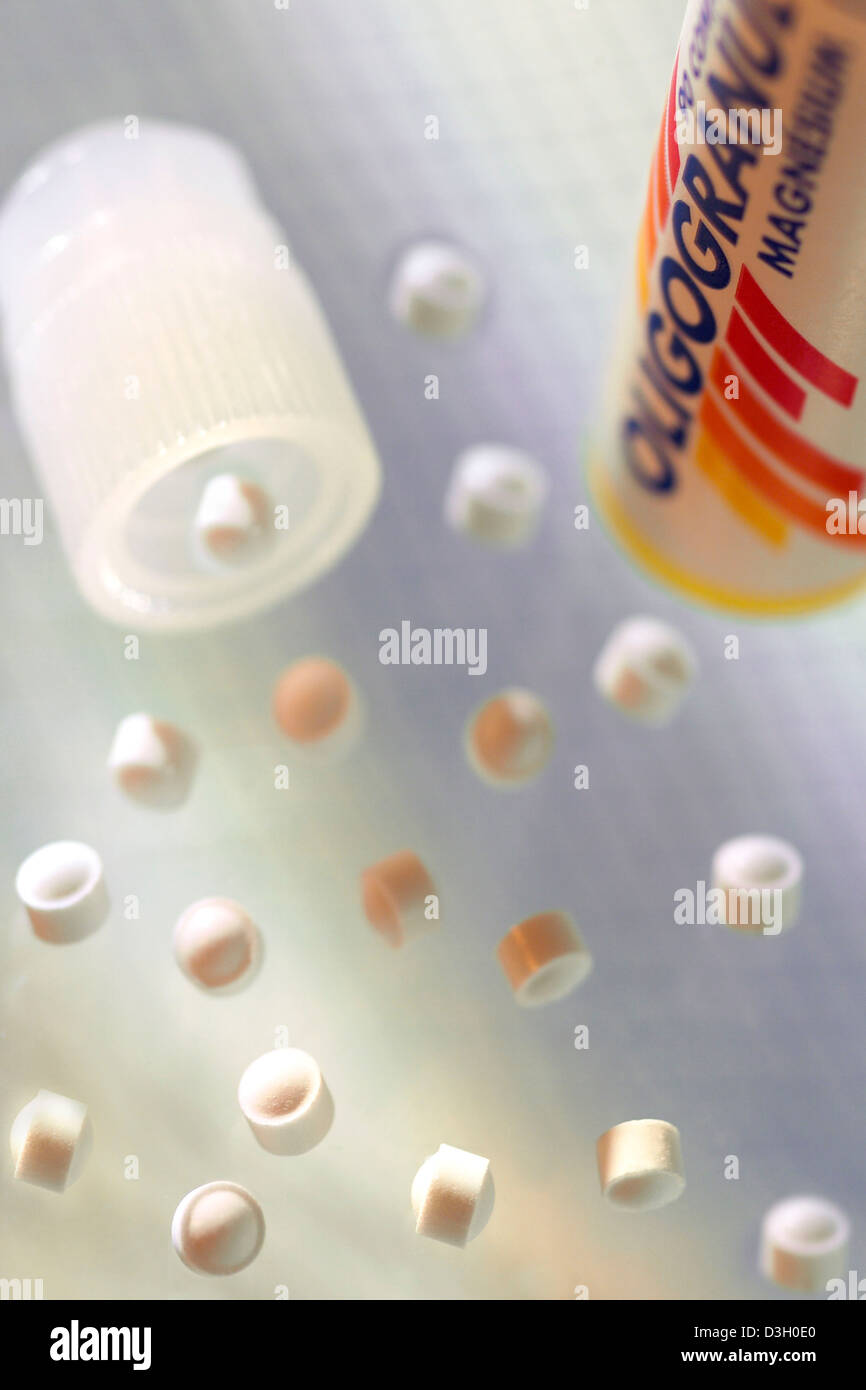 Magnesium granules hi-res stock photography and images - Alamy