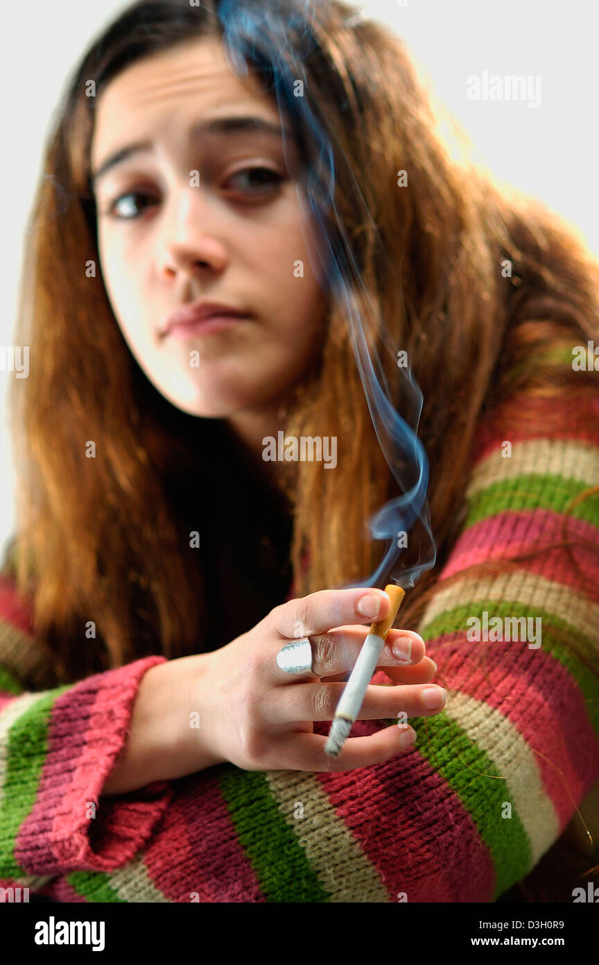 12 year old girl smoking hi-res stock photography and images - Alamy