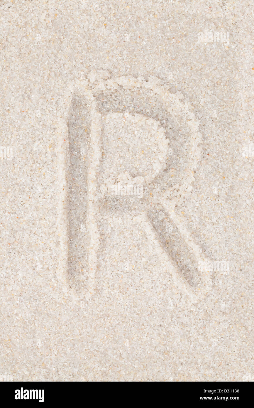 Alphabet writing on the sand - Letter R Stock Photo - Alamy